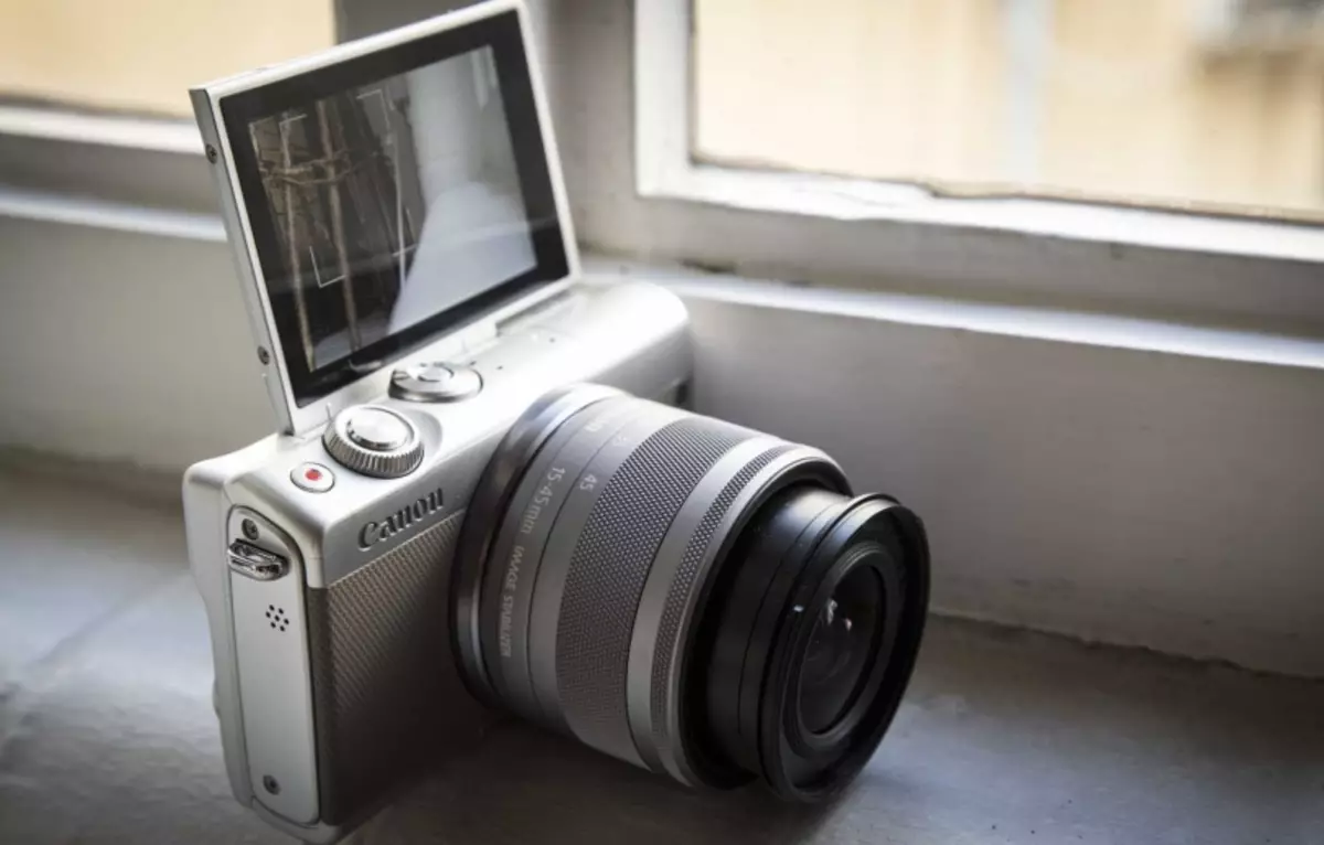 Canon EOS M100 ir paredzēts tiem, kas ir noguruši no viedtālruņu kamerām