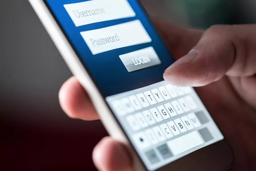 Hogyan lehet ellenőrizni a jelszavak biztonságát az iOS 14-en